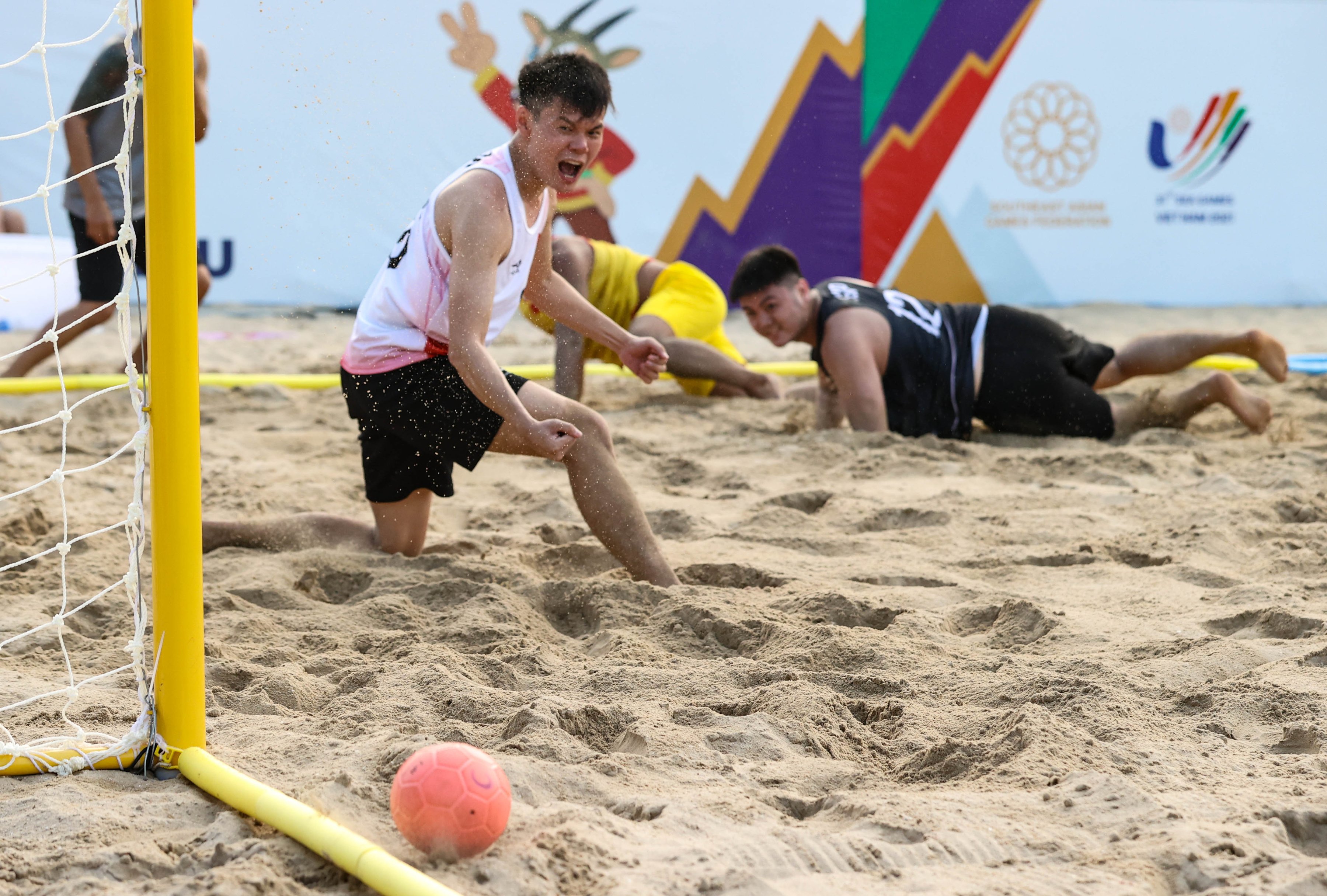 Team Singapore kicks off 31st SEA Games with Beach Handball!