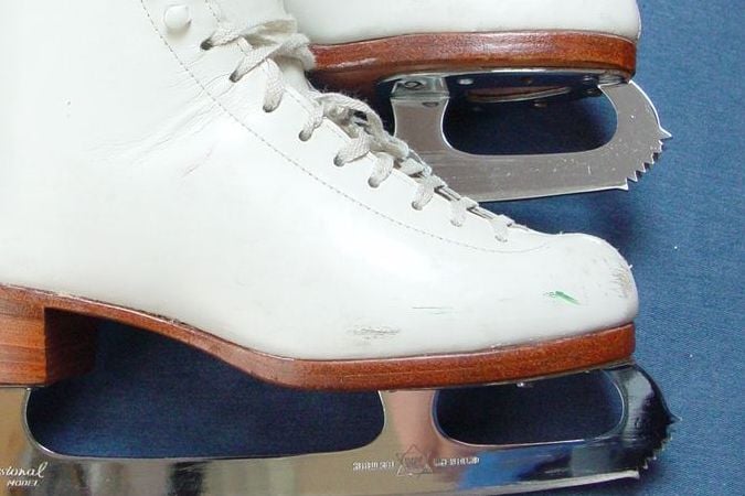 Choosing the right pair of skates - ActiveSG