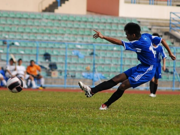 How do you shoot in football? - ActiveSG