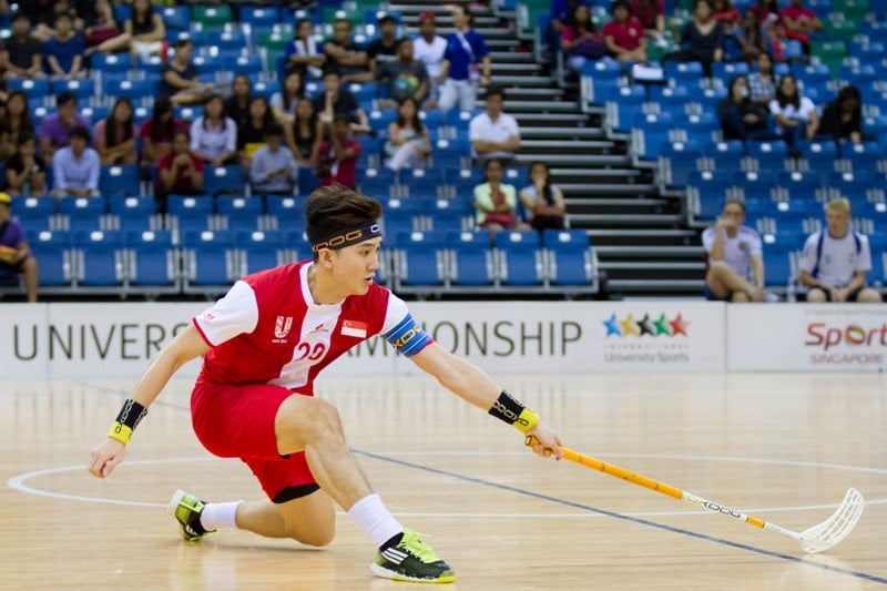 Passing and receiving the ball in floorball - ActiveSG
