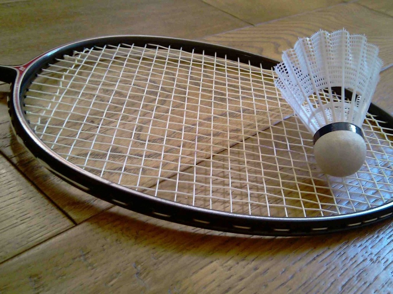 How To Choose A Badminton Racket